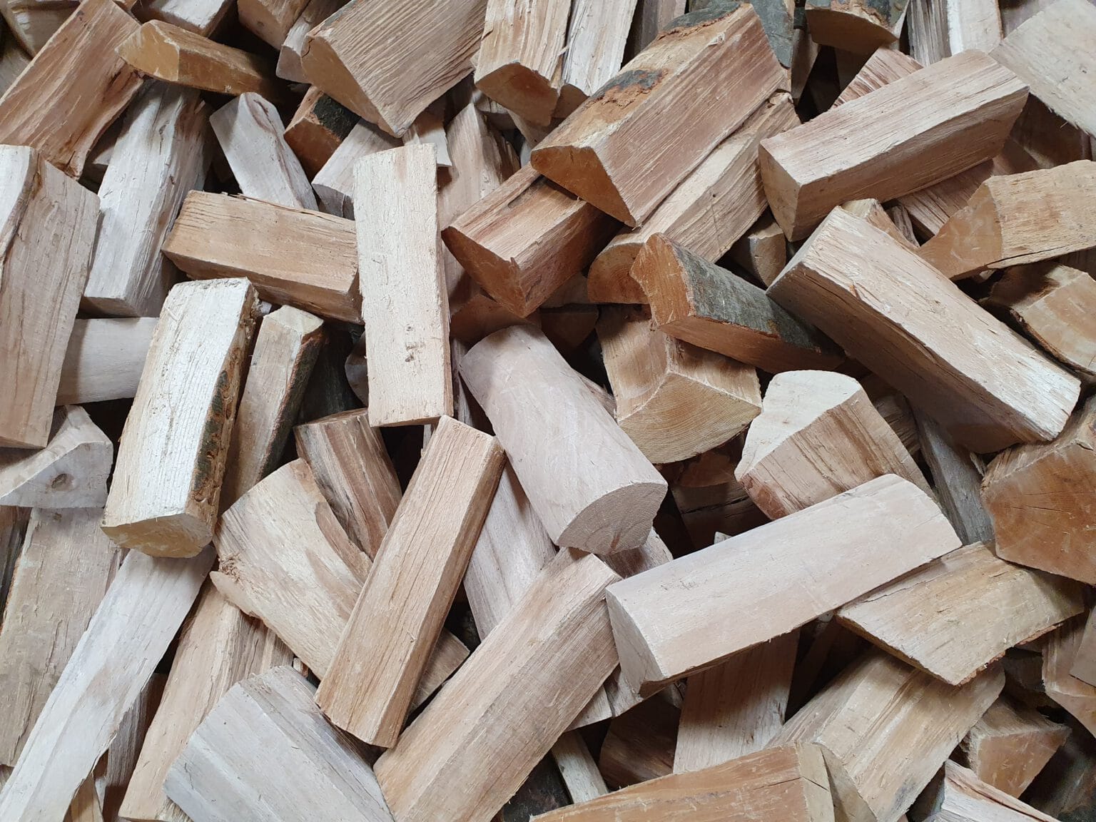 Buchenholz Brennholz kaufen & liefern lassen | holzhandel-eichhorn.de